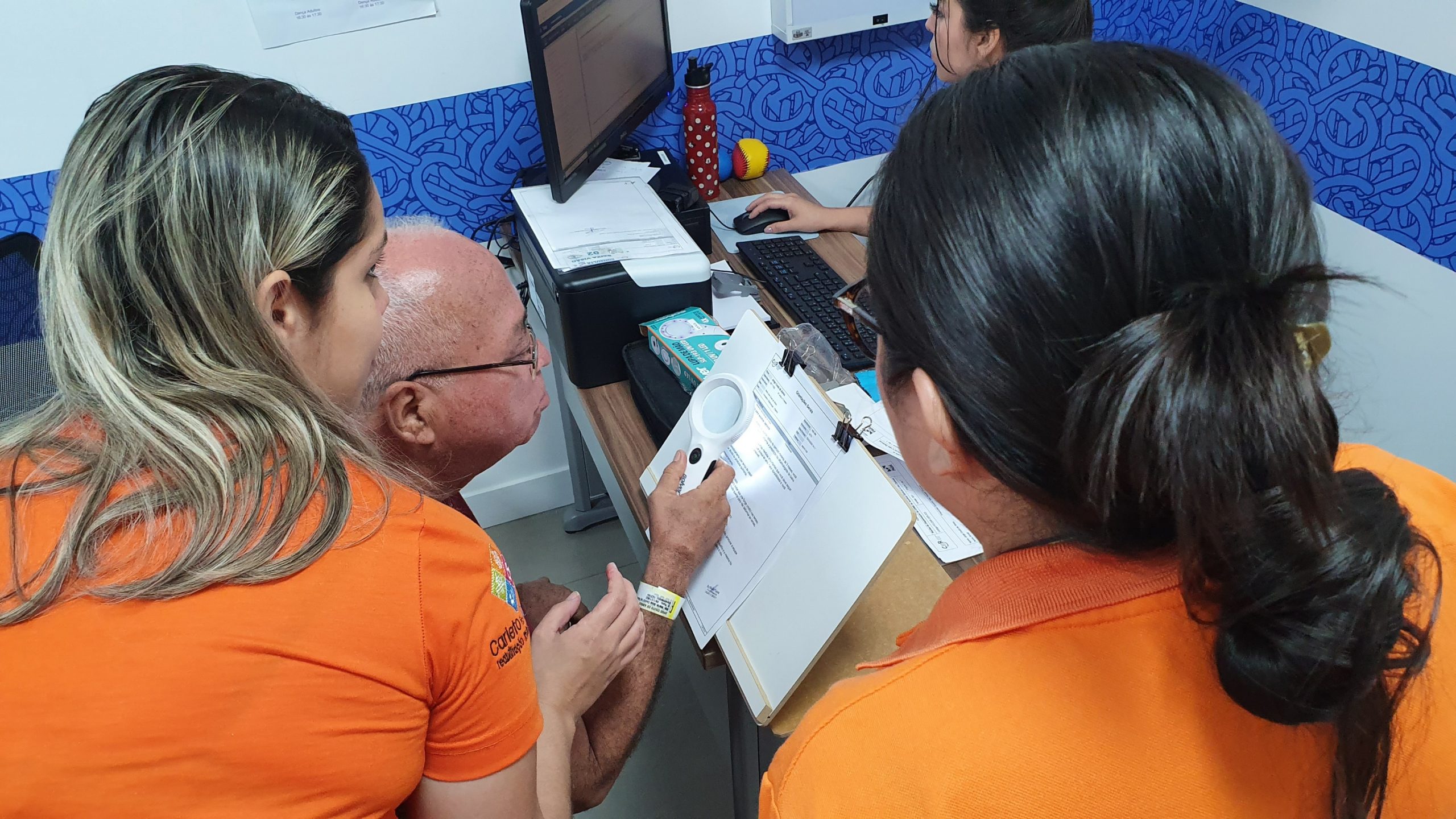 Auxílio óptico para deficiente visual no CIIR completa três meses como ...